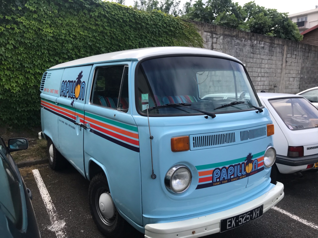 Combi VW tôlé - Bar à cocktail Bordeaux le Papillon - Vintage Camper